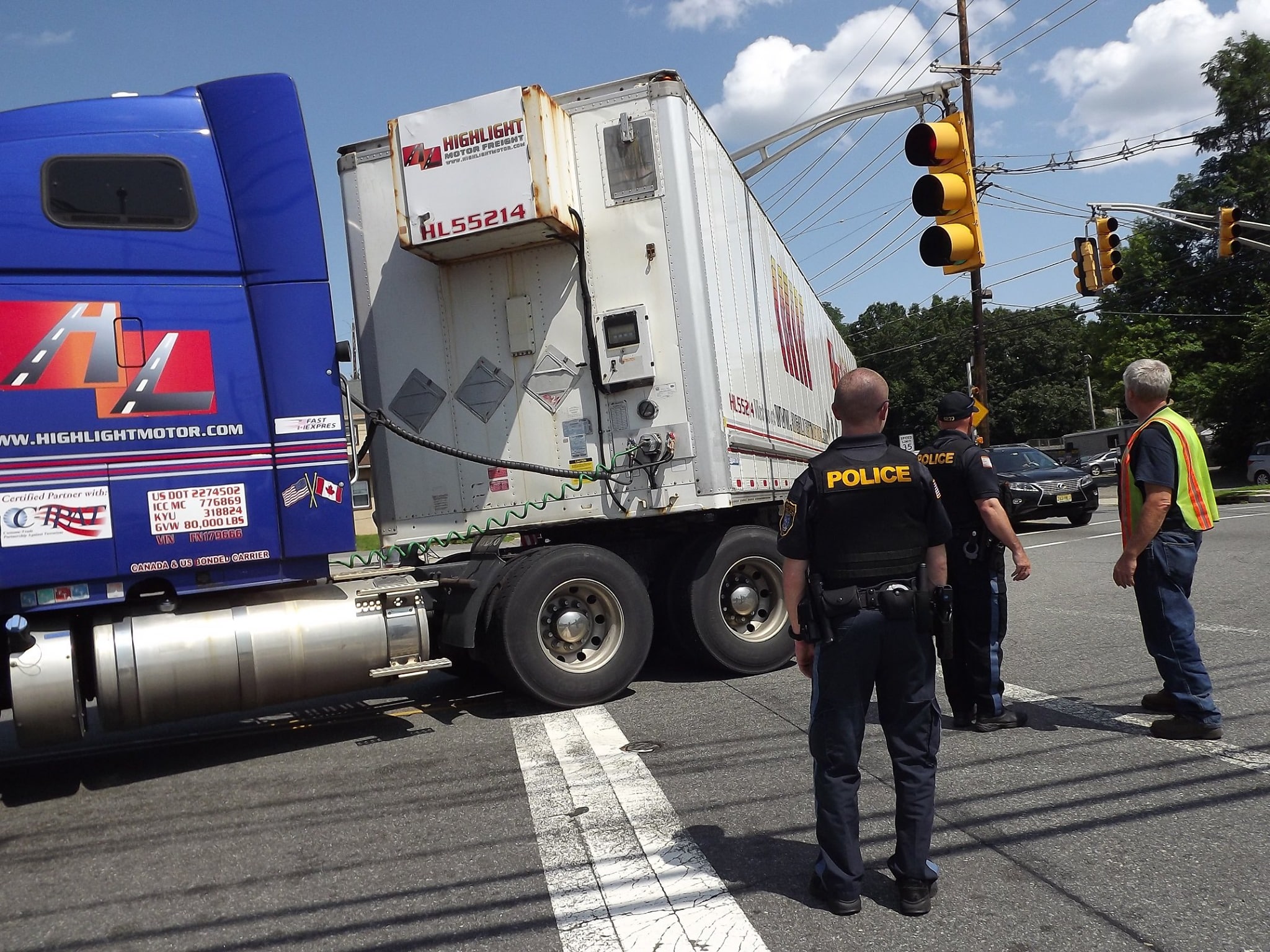 Tractor Trailer Takes Out Traffic Signal in Hawthorne