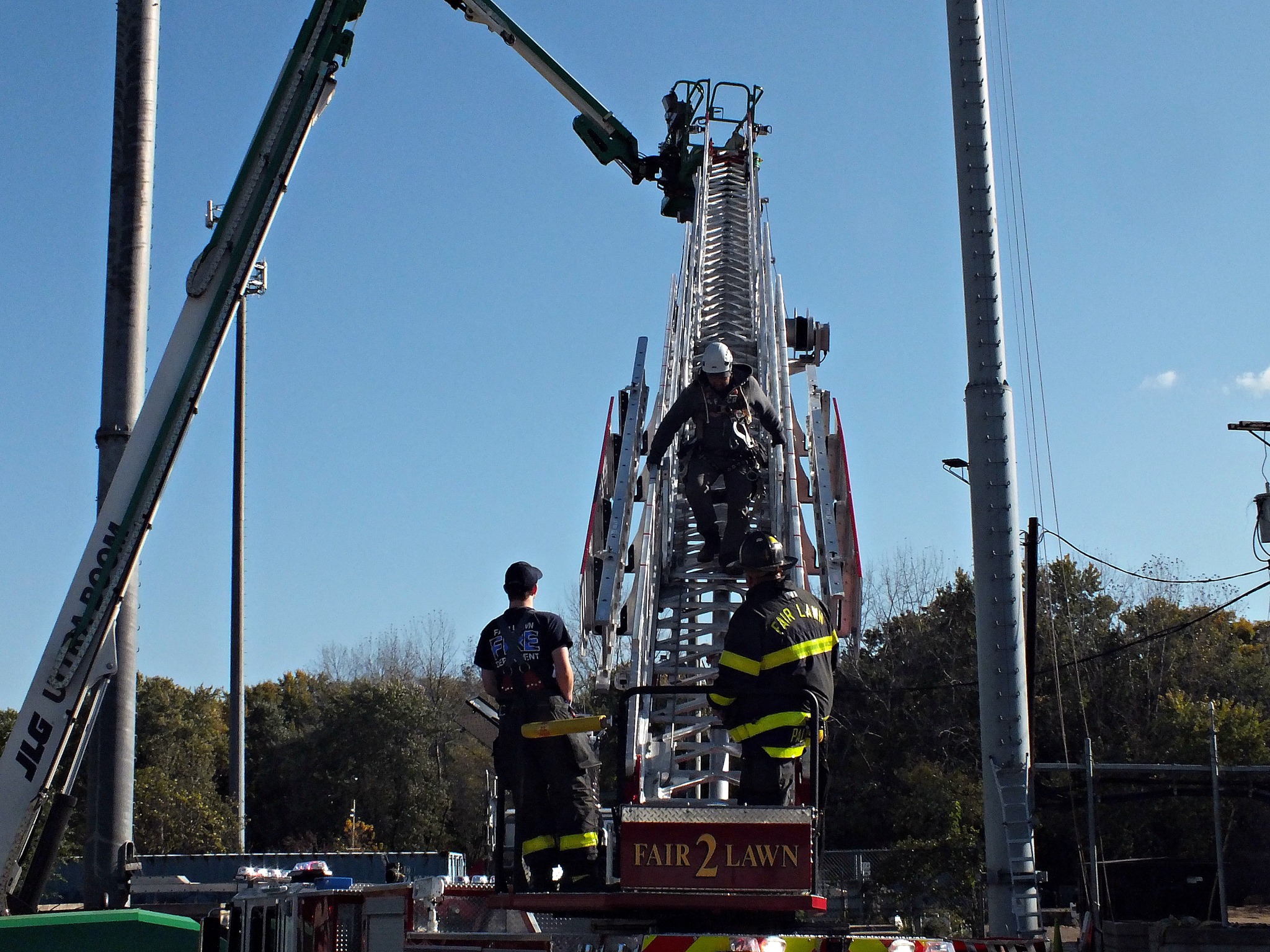 Fair Lawn Firefighters Rescue Three cell Phone Tower Technicians